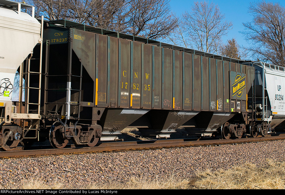 CNW 178235 - CNW Covered Hopper Car